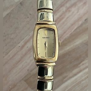 Seiko | Accessories | Seiko Ladies Watch Vintage Gold Tone Bracelet And Rounded Dial | Poshmark